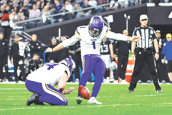Packers sign ex-Viking Joseph to provide kicking competition | News ...